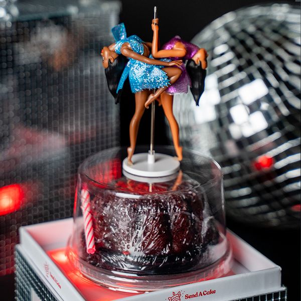 The Showtime Surprise Box | Delivery Nationwide | SendaCake.com