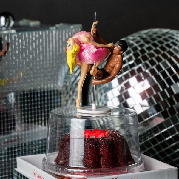 The Showtime Surprise Box | Delivery Nationwide | SendaCake.com